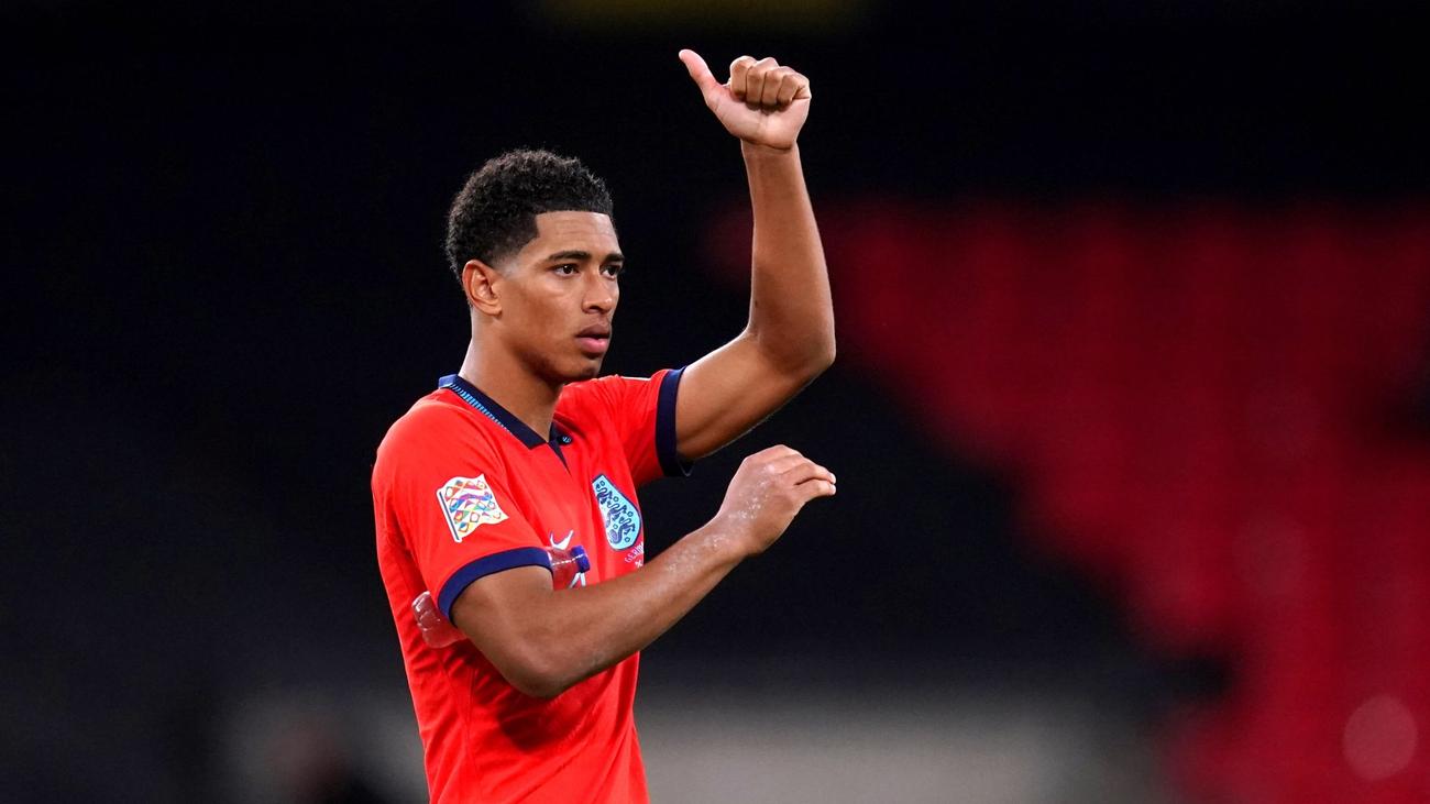 WM-Mitfavorit : England mit BVB-Star Bellingham zur WM: Sancho fehlt ...