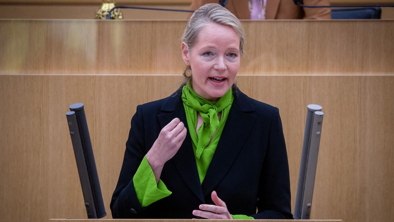Umweltministerin: Thekla Walker: Proteste der Klimaaktivisten werden ...