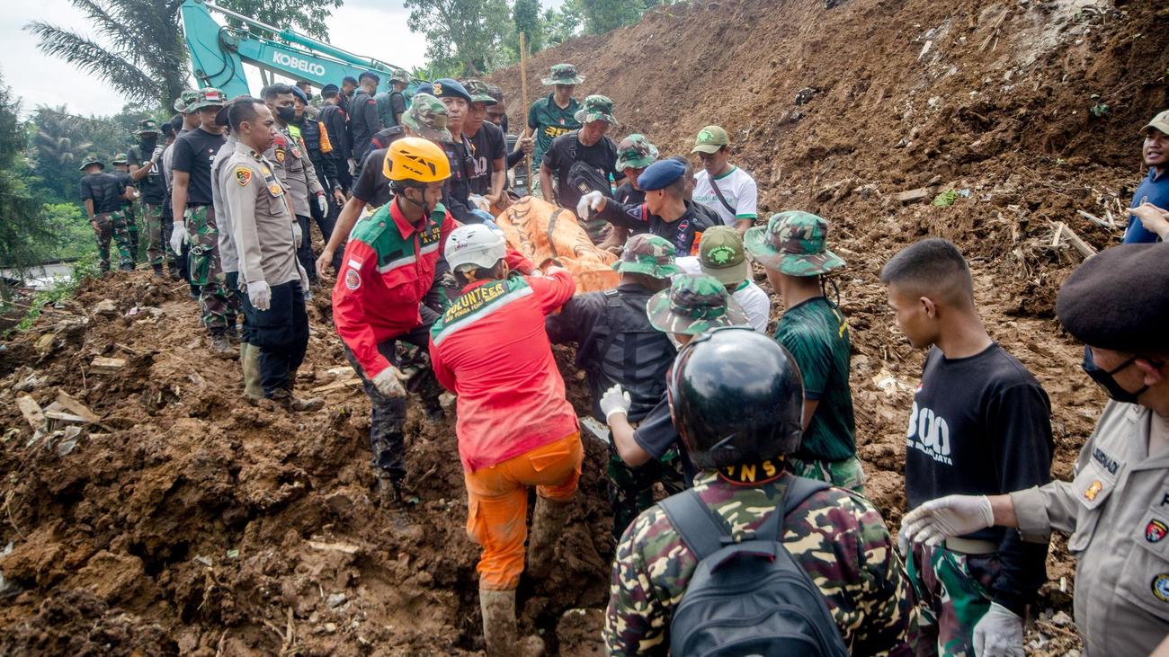 Indonesien: Weitere Tote nach Erdbeben auf Java geborgen | DIE ZEIT