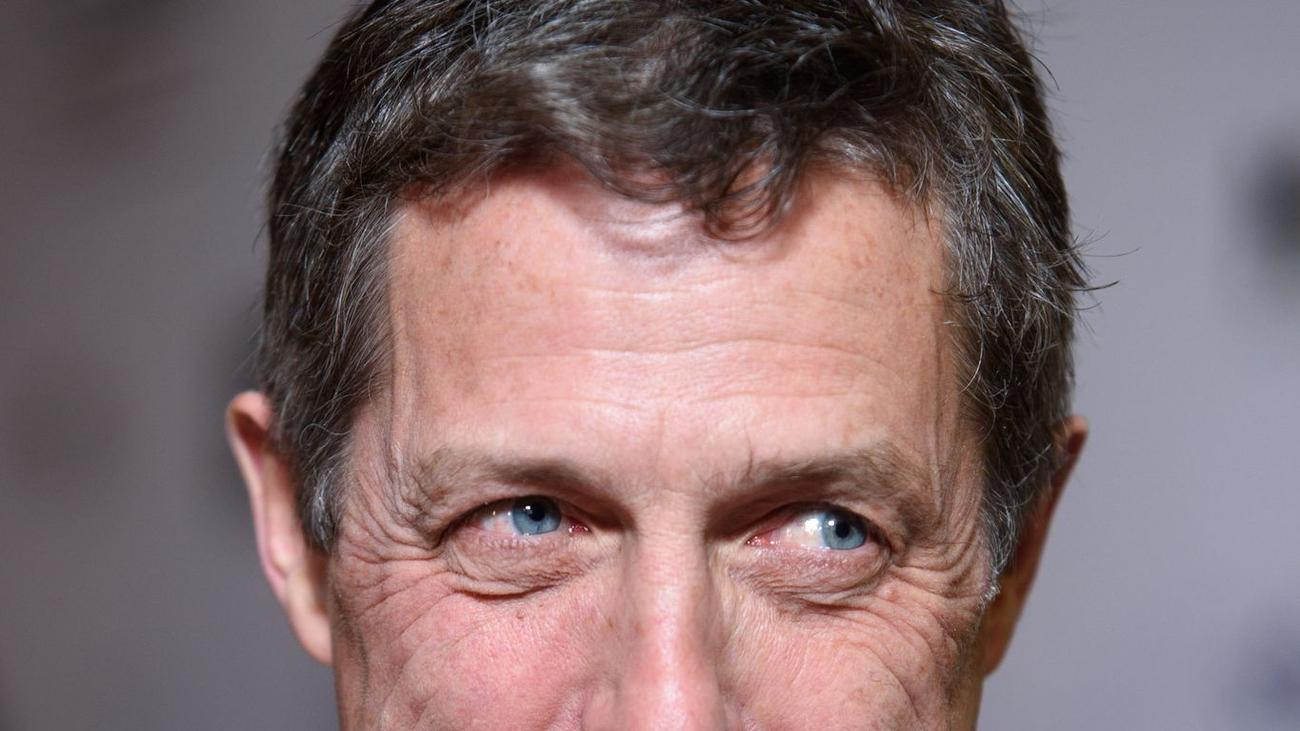 Schauspieler: Hugh Grant erinnert sich ungern an eine Tanzszene | DIE ZEIT