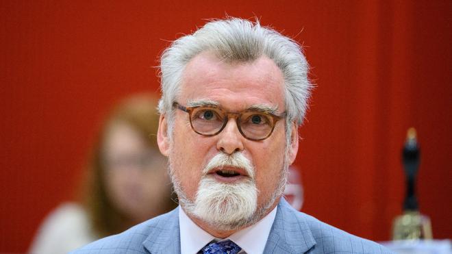 Justizminister: Mertin: Angehörige besser vor Verunglimpfungen schützen ...