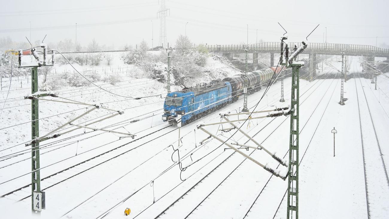 Großeinsatz: Lok fährt in Gleis-Baustelle bei Halle: Toter und ...