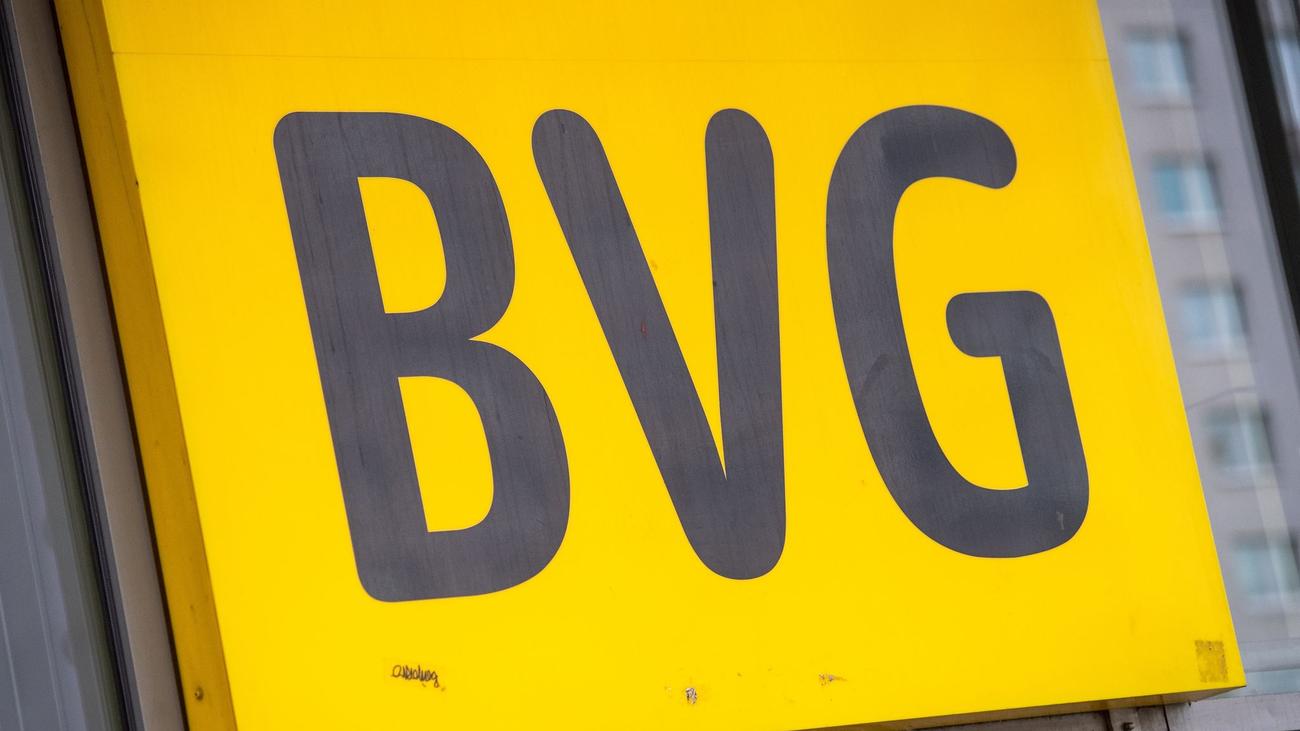 Verkehr: BVG spendet Doppeldecker-Busse und Tram-Teile an Ukraine | DIE ...