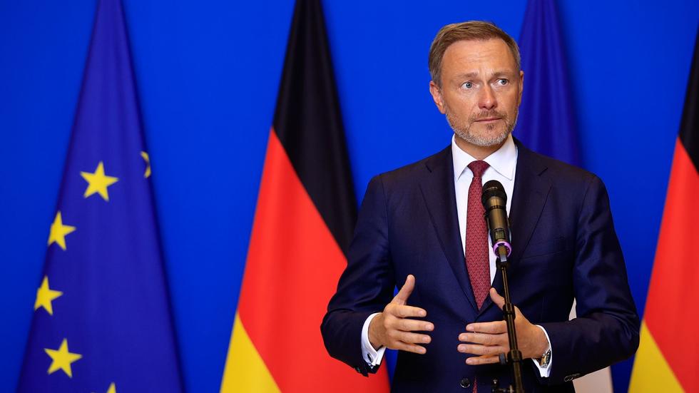 Bundesfinanzminister: Lindner begrüßt Aus für ÖPNV-Maskenpflicht in ...