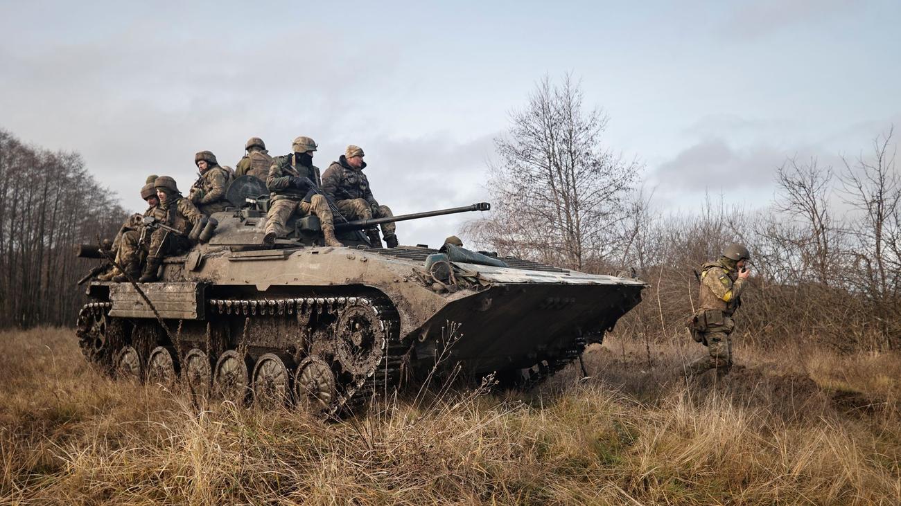 Krieg gegen die Ukraine: London: Angriffe auf russische Flughäfen ...