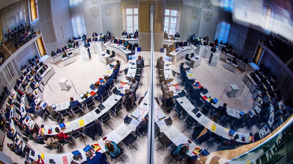 Landtag: MV führt Teilzeit-Referendariat in der Justiz ein | ZEIT ONLINE