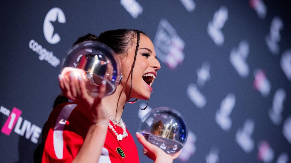 Auszeichnungen : 1Live Krone: Zwei Kronen für Newcomerin Nina Chuba ...