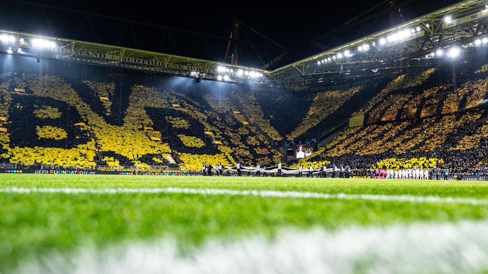 Signal Iduna Park: Weihnachtssingen beim BVB: "Lasst uns froh und ...