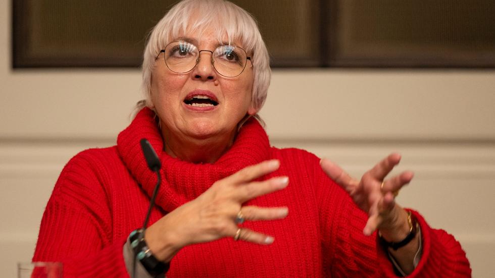 Bundesregierung: Roth: Für Ukraine alles geben, was möglich ist | ZEIT ...