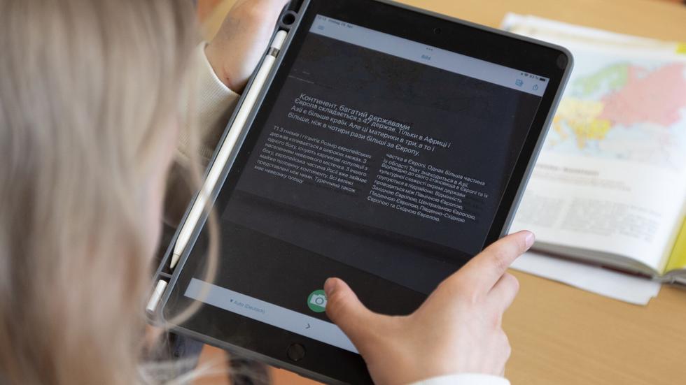 Bildung: Kostenlose Tablets für Schüler lassen auf sich warten | ZEIT ...