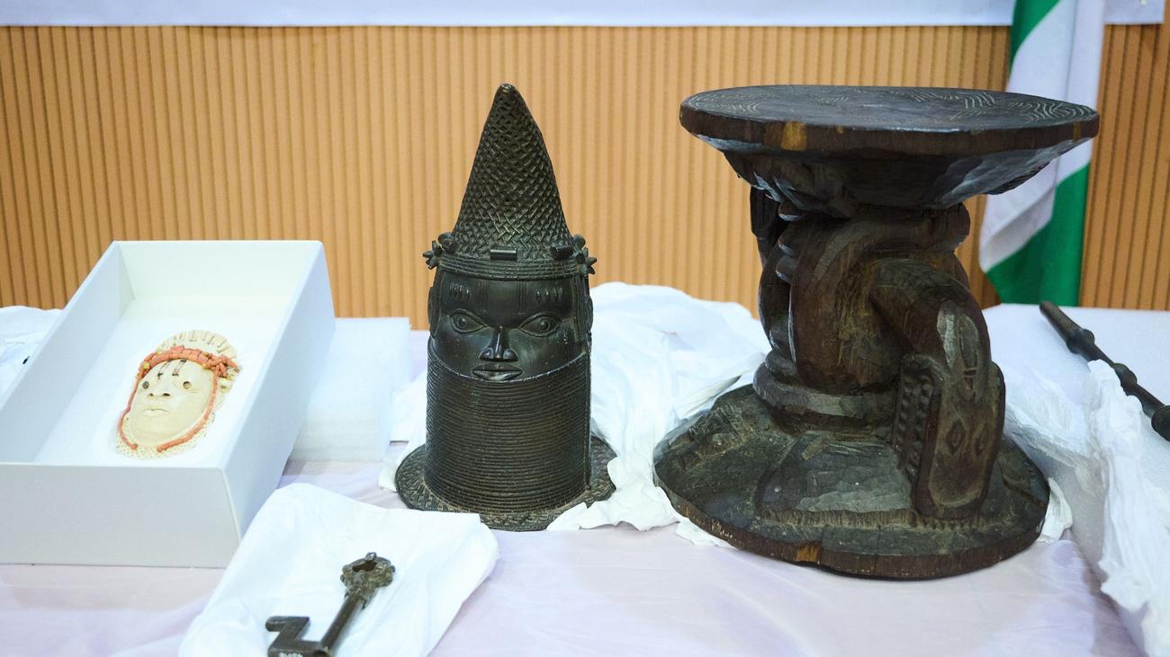 Kultur: "Lernen aus Kolonialgeschichte": Benin-Bronzen zurückgegeben ...