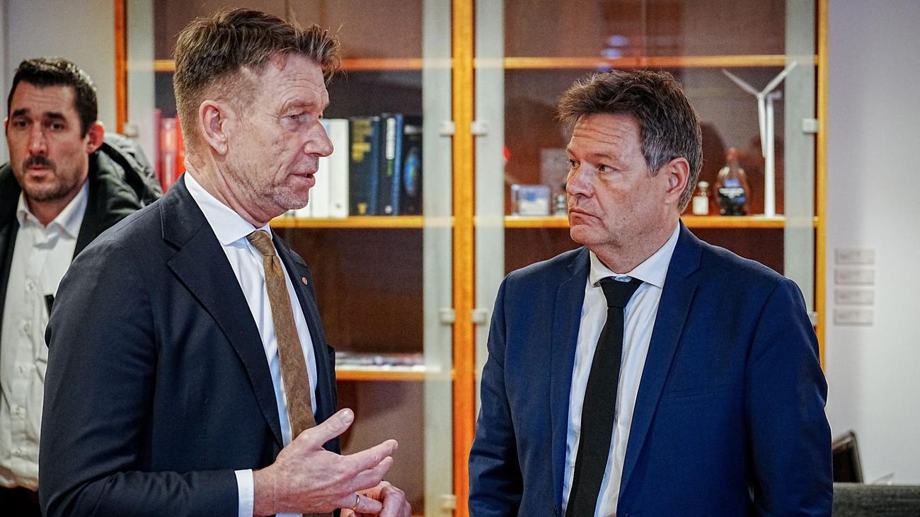 Bundesminister in Norwegen: Wasserstoff rein, Kohlendioxid raus: Habeck ...