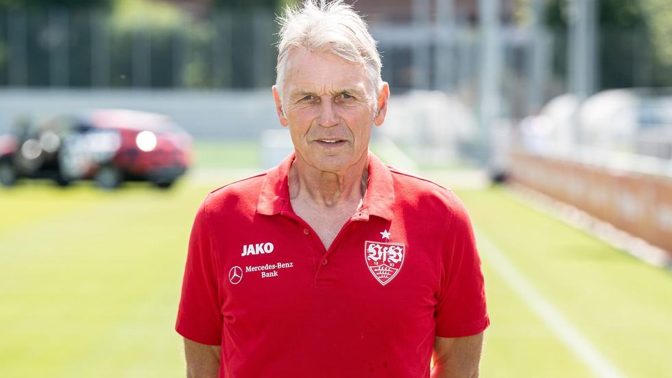 Fußball: KSC trauert um Rainer Ulrich: Ex-Trainer ist gestorben | ZEIT ...