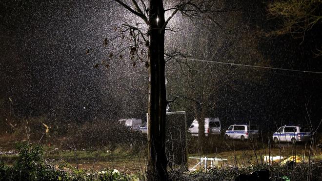Klimaaktivisten: Wind und Regen: Ungemütliche Nacht für Lützerath ...