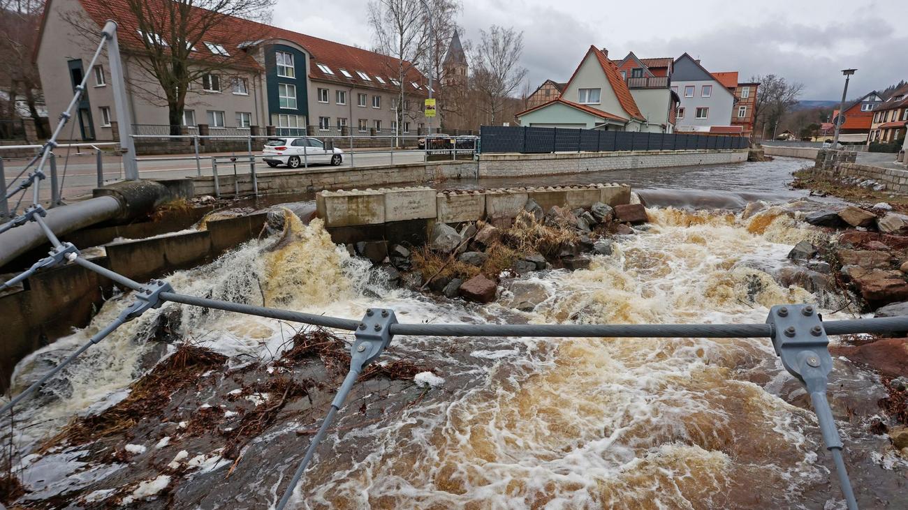 Wetter: Regen lässt Wasserstände von einigen Flüssen ansteigen | DIE ZEIT