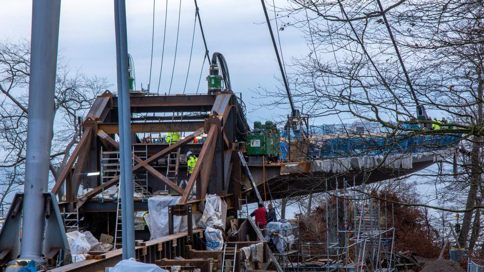 Vorpommern-Rügen: Schwebende Aussichtsplattform über Königsstuhl in ...