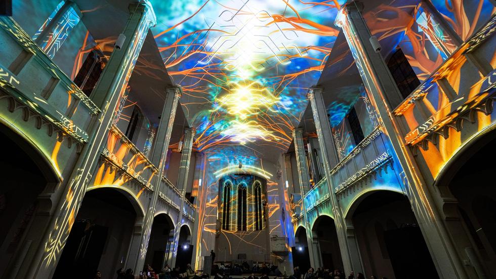 Religion: "Genesis": Schöpfungsgeschichte als Lichtspektakel | ZEIT ONLINE