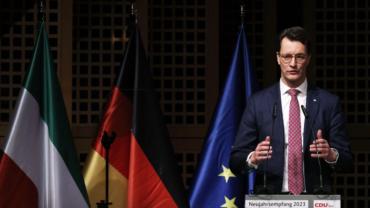 Umfrage: CDU und Grüne behaupten sich: 49 Prozent mit Wüst zufrieden ...