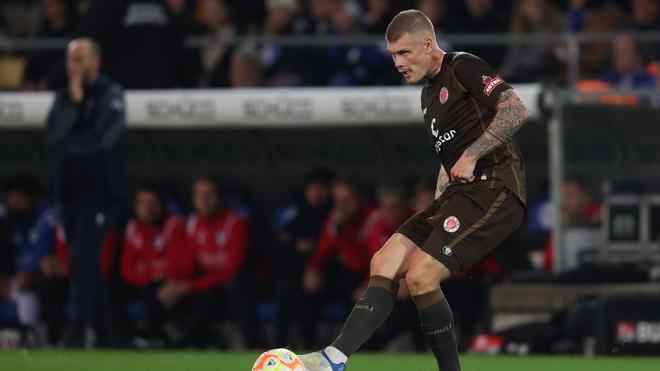 Fußball: FC St. Pauli verlängert mit Defensivmann Eric Smith | ZEIT ONLINE