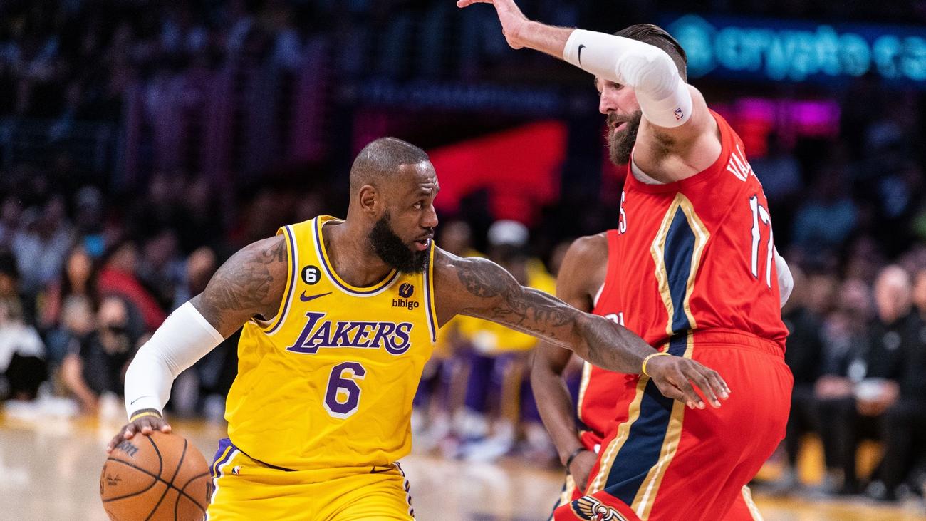 NBA: Lakers-Sieg bei James-Comeback - Tatum überragt bei Celtics | ZEIT ...