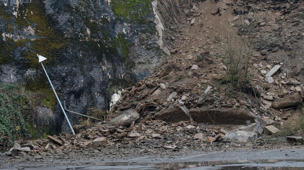 Siegen-Wittgenstein: Nach Hangrutsch: Untersuchung der Abbruchkante geplant | ZEIT ONLINE