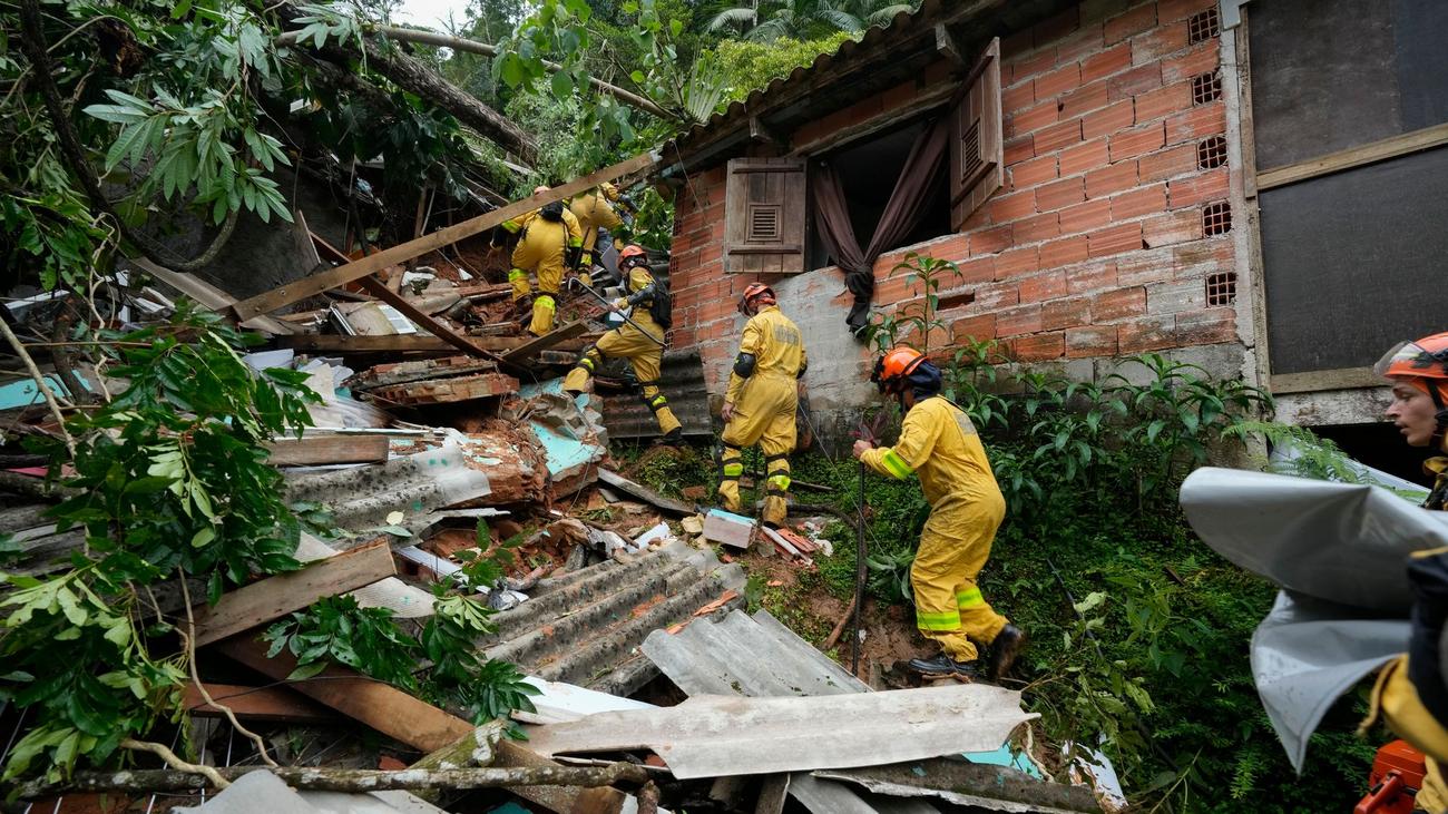 Katastrophen: Unwetter in Brasilien: Opferzahl steigt auf mindestens 44 ...