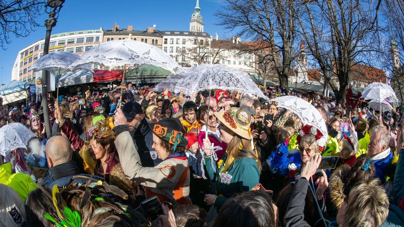Feierlaune: Narrisch auf Fasching - mehr Feiernde als vor Pandemie ...