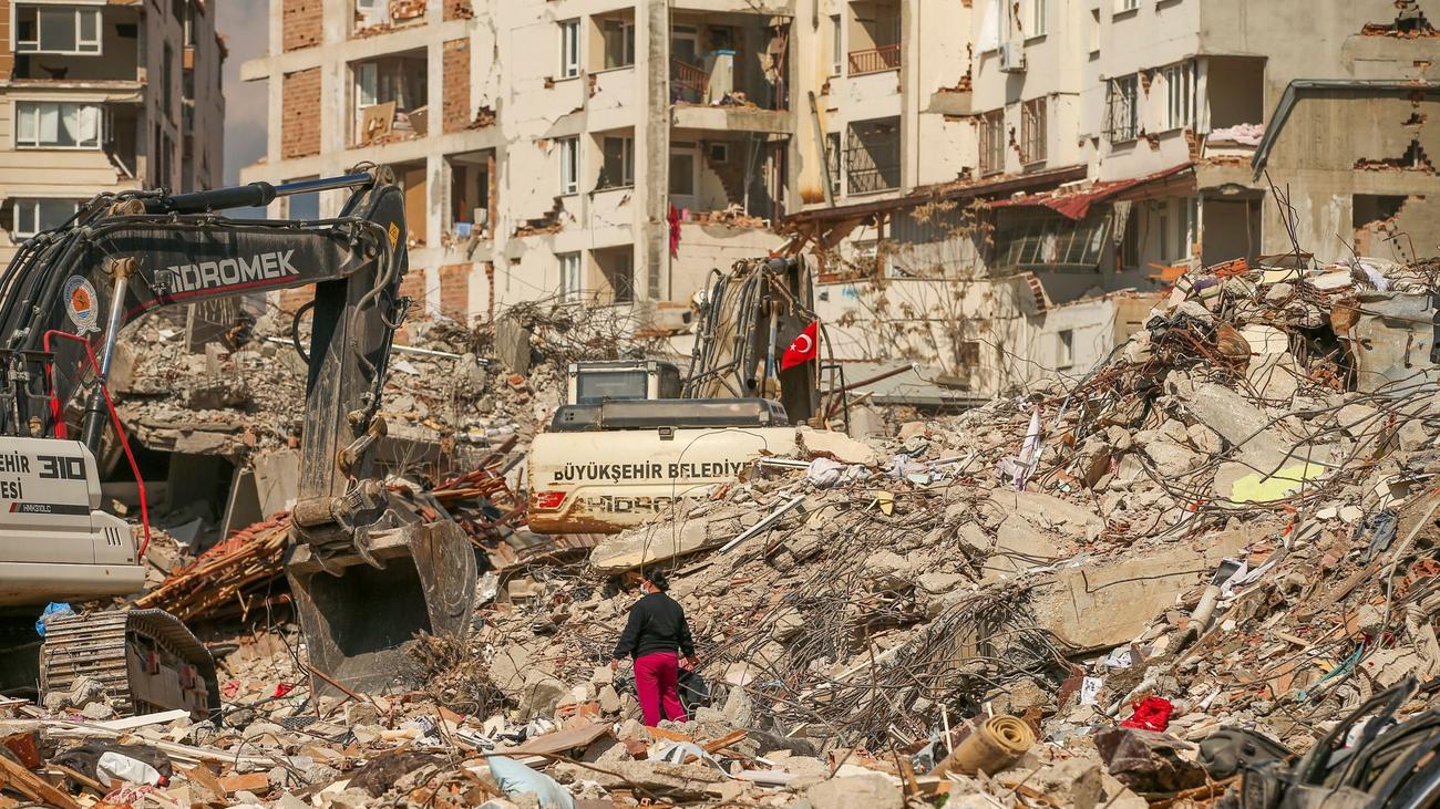 Katastrophen: Erdbeben der Stärke 5 erschüttert Südosttürkei | DIE ZEIT