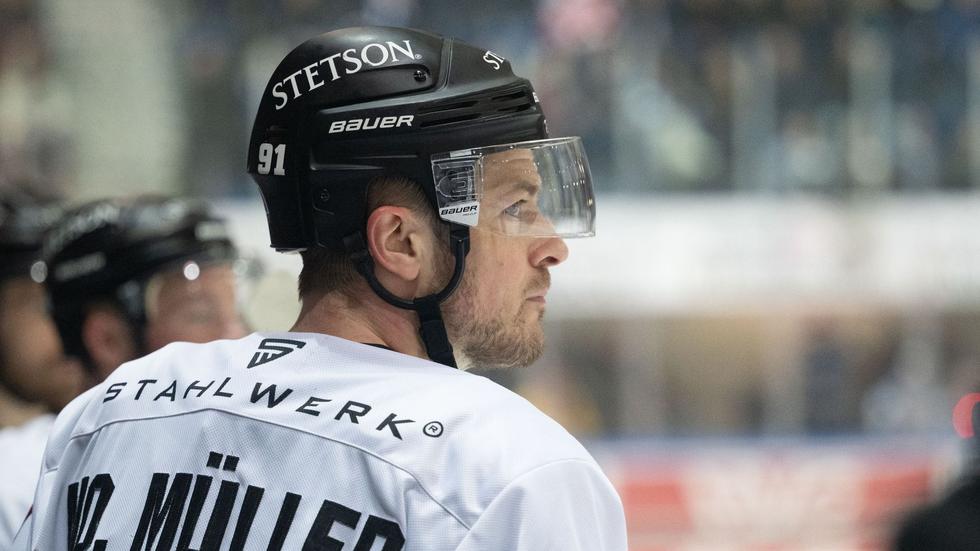 Jubiläum: Moritz Müller feiert 1000. DEL-Spiel mit 8:2 der Haie | ZEIT ...