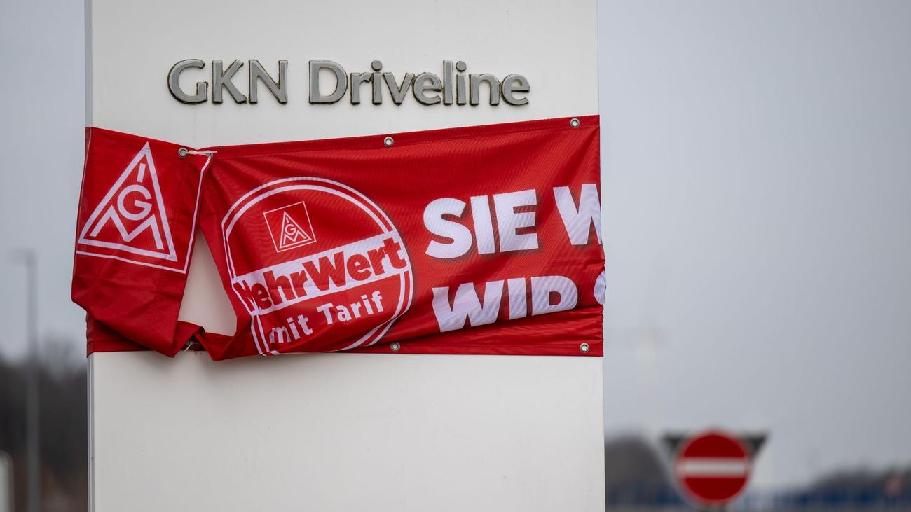 Arbeitsplätze: Urabstimmung: GKN-Beschäftigte stimmen für Streik | DIE ZEIT