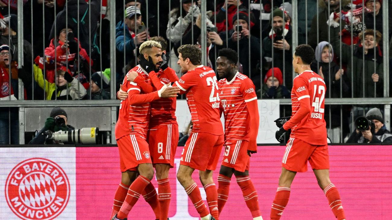 Bundesliga: FC Bayern feiert mit 300.000 Mitgliedern Rekord | DIE ZEIT