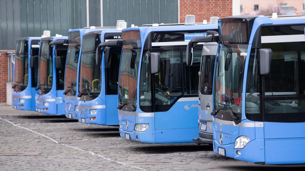 ÖPNV: Fahrermangel führt zu Ausfällen bei Bussen und Bahnen | ZEIT ONLINE