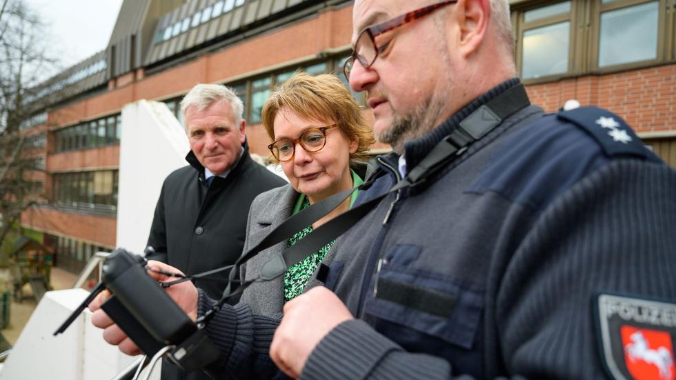 Innere Sicherheit: Behrens bekräftigt konsequente Linie gegen ...