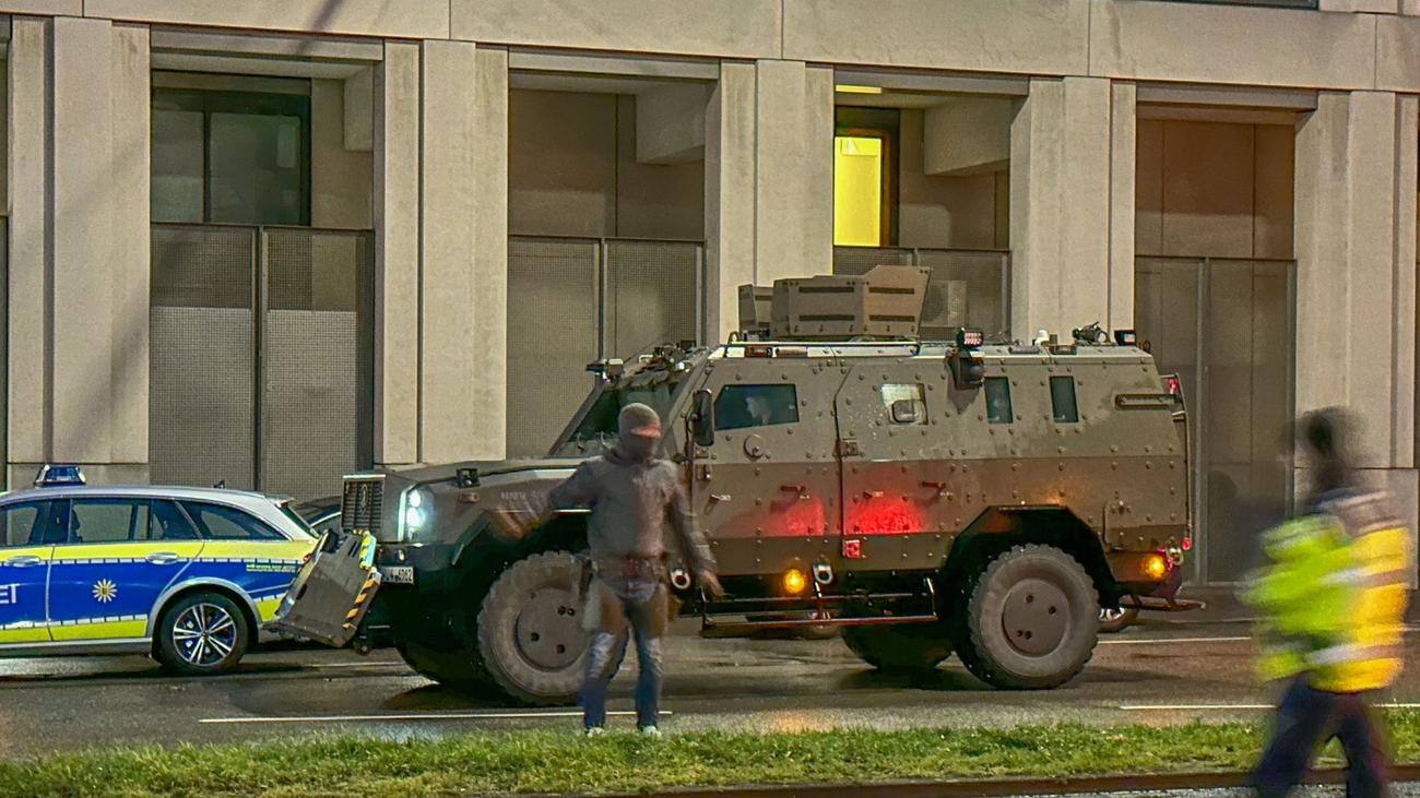 Ermittlungen: Polizei: Elf Menschen waren in Hand des Geiselnehmers ...