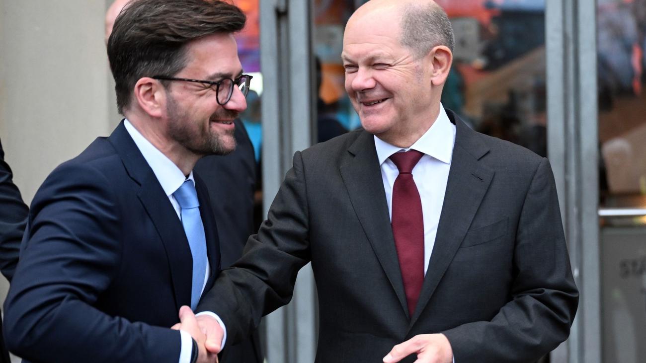 Regierung: Kanzler gibt kleine Einblicke in Telefonate mit Putin | ZEIT ...