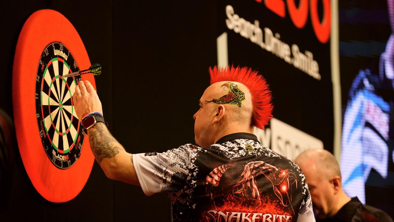 Darts: Darts-Serie von Price endet in Berlin: Tagessieg für Clayton ...