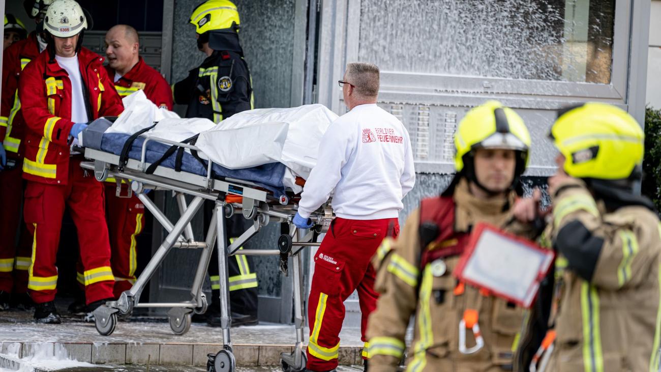 Feuerwehreinsatz: Frau stirbt bei Brand in Hochhaus in Prenzlauer Berg | DIE ZEIT