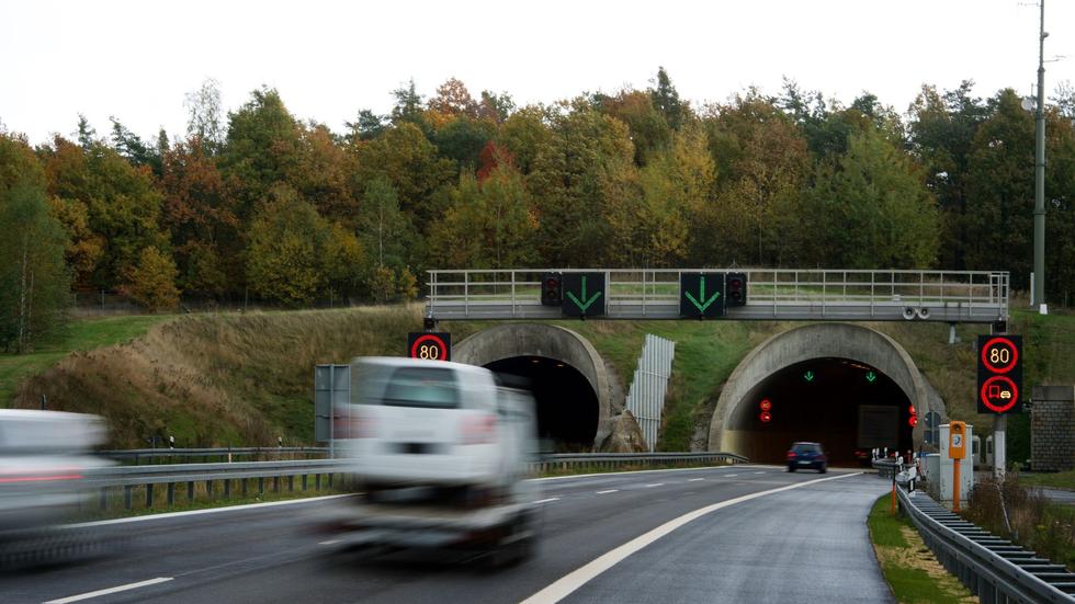 Autobahnverkehr: Sperrungen im Tunnel Königshainer Berge auf der ...