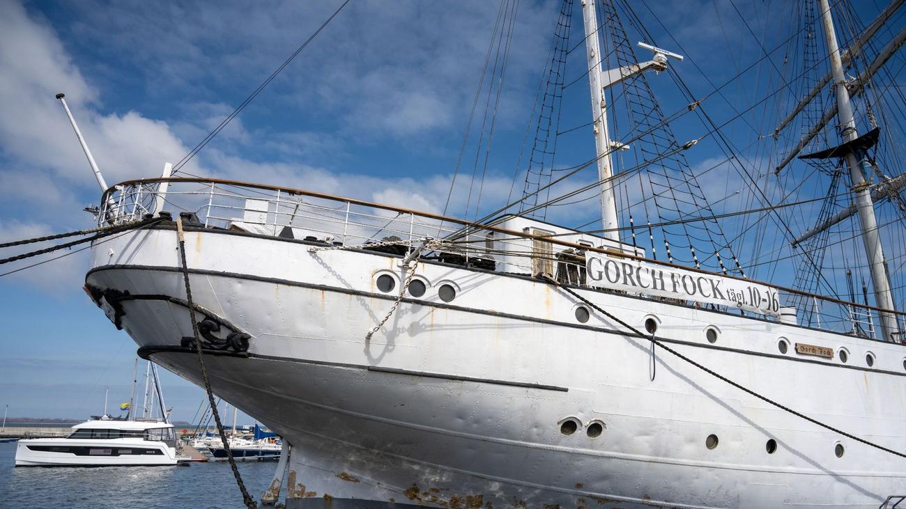 Schifffahrt: Stralsund lässt "Gorch Fock 1" reparieren | DIE ZEIT