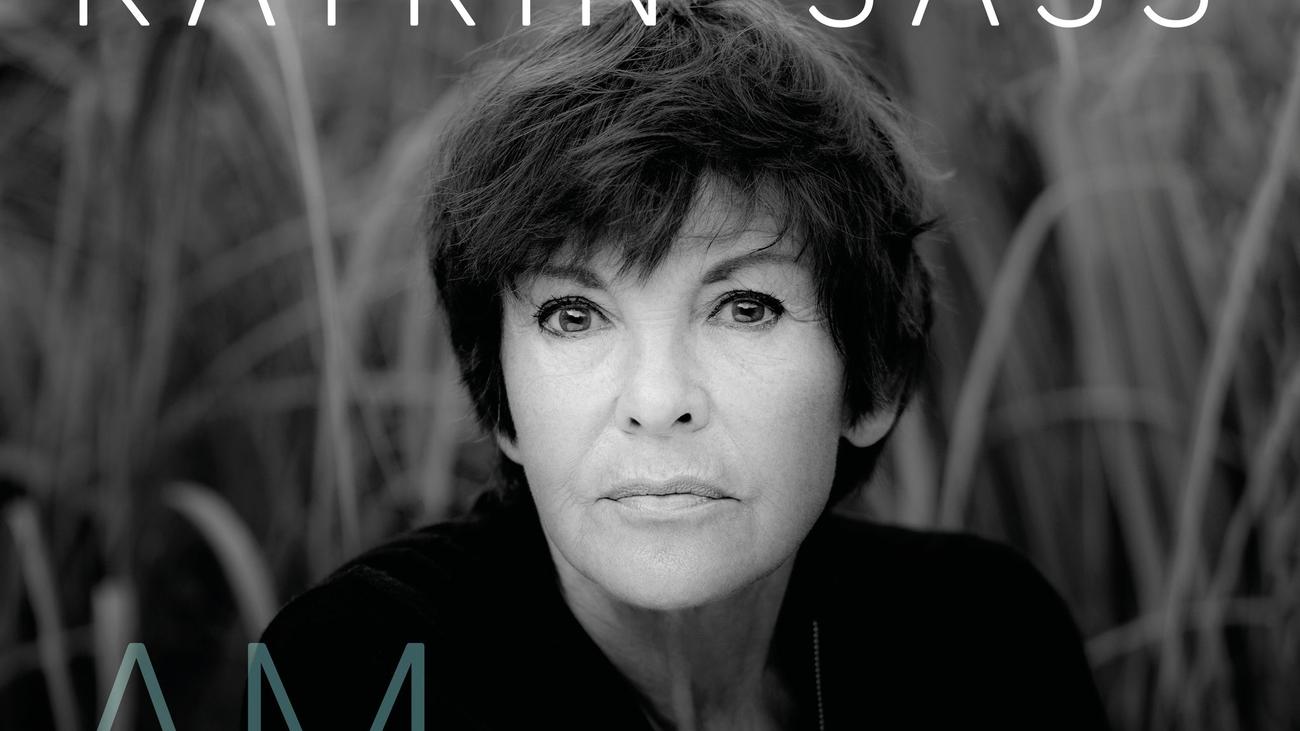 Album: Katrin Sass vertont mit "Am Wasser" ihr bewegtes Leben | ZEIT ONLINE