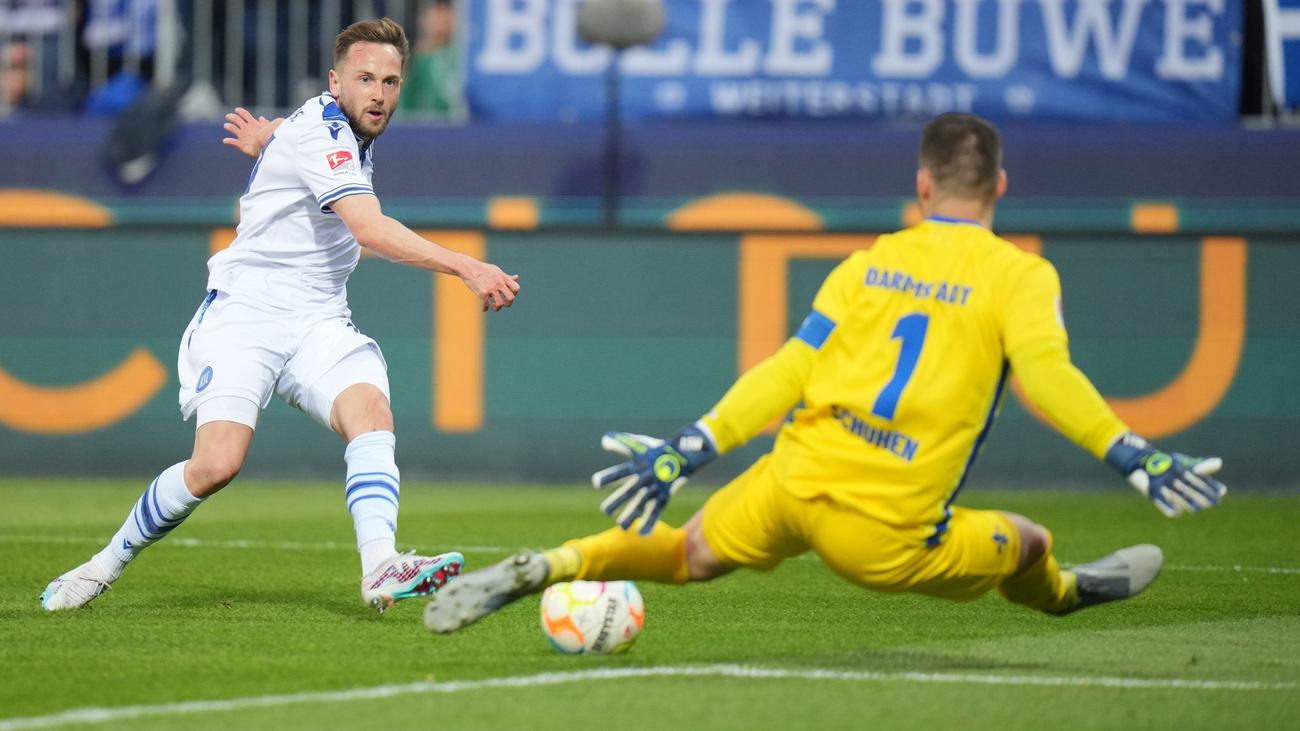 Fußball: Trotz Reservistenrolle: Cueto offen für Verbleib beim KSC ...