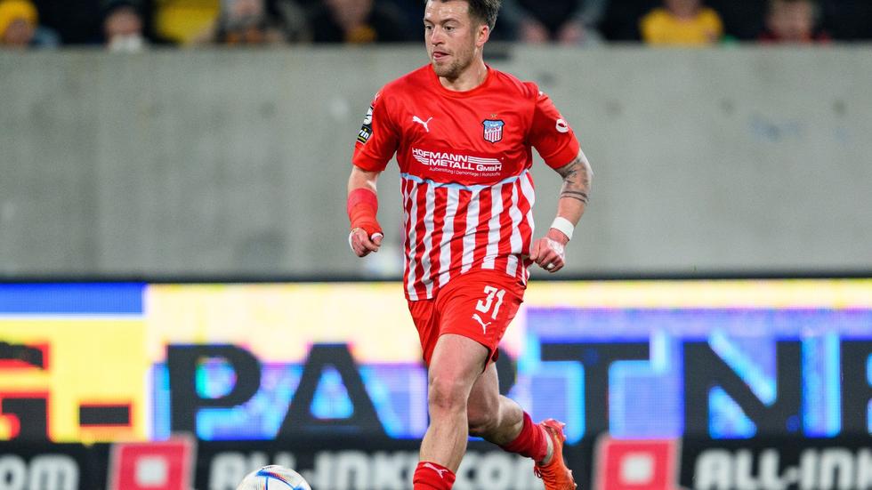 Handverletzung: Mittelfeldspieler Göbel fehlt beim FSV Zwickau | ZEIT ...