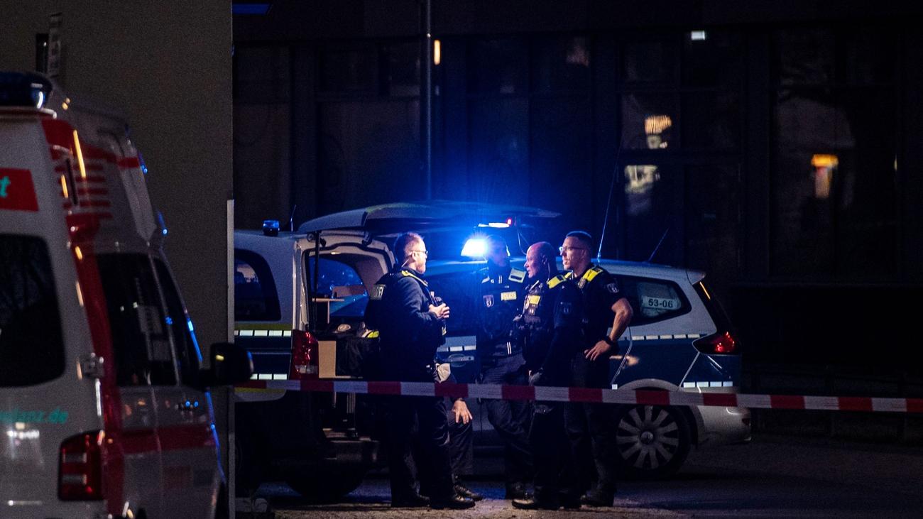 Polizeieinsatz: Mann wirft Flaschen aus Fenster: SEK-Einsatz in Kreuzberg | DIE ZEIT