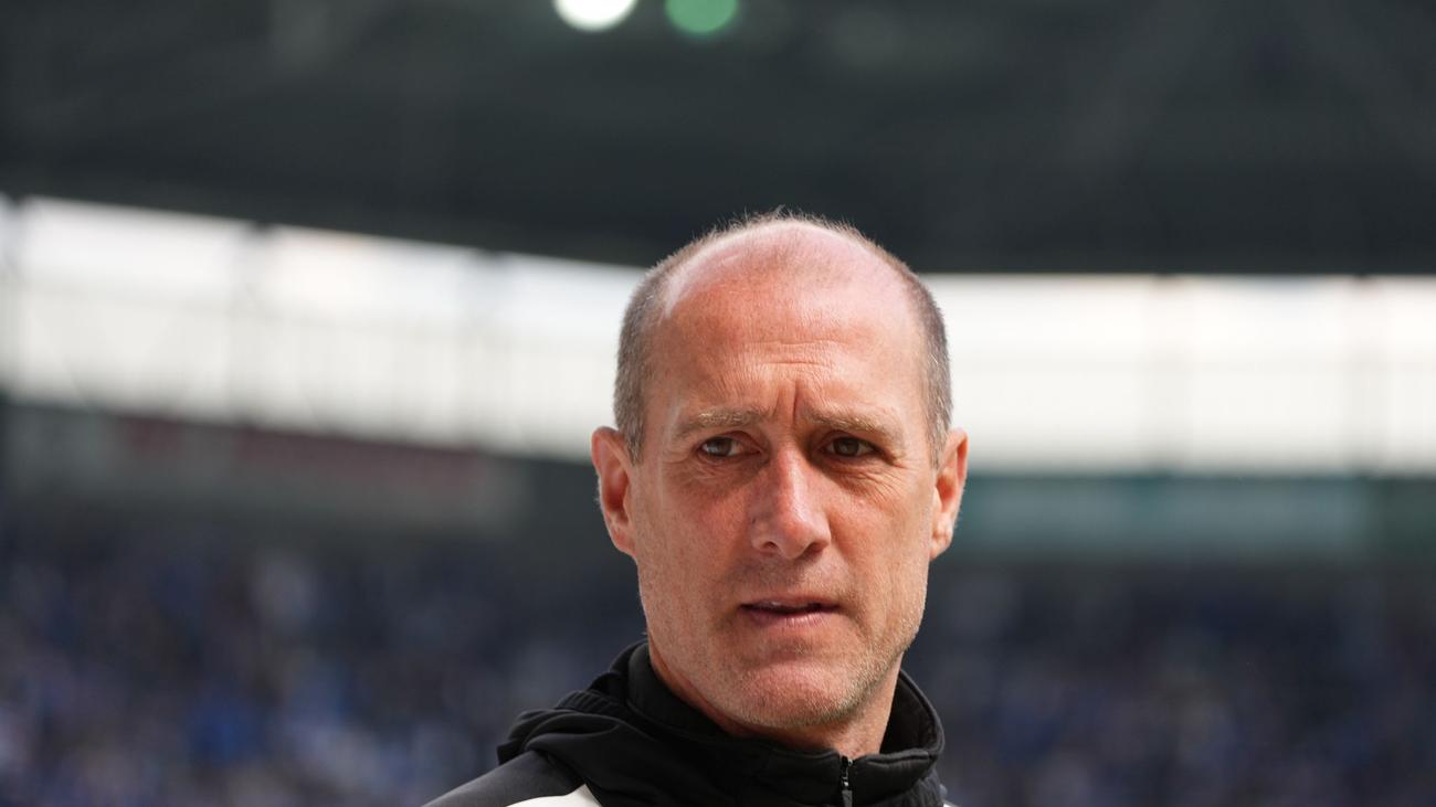 Fußball: Jahn Regensburg holt Enochs als Trainer: "Der richtige Mann ...