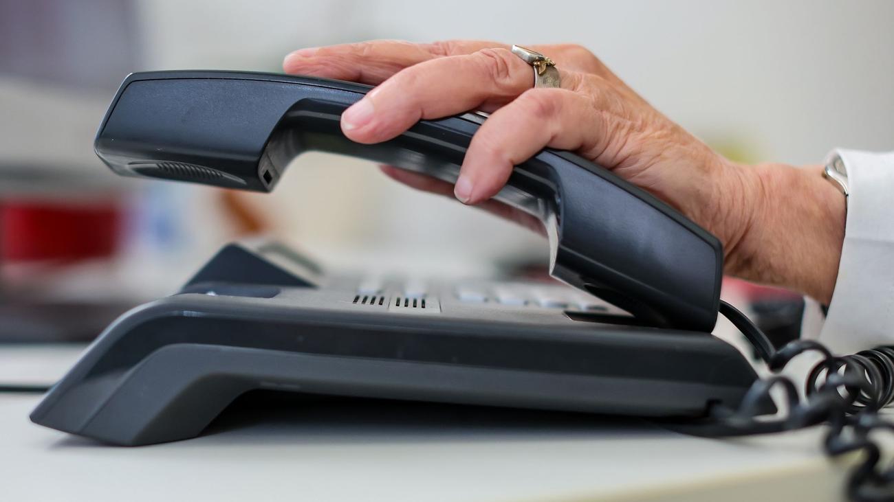 Telekommunikation: Das Festnetz-Telefon verliert weiter an Bedeutung ...