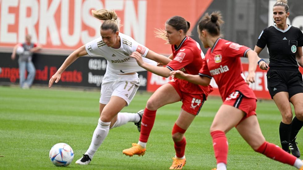 Frauen Bundesliga: Bayern-Fußballerinnen nur 0:0 in Leverkusen | ZEIT ...