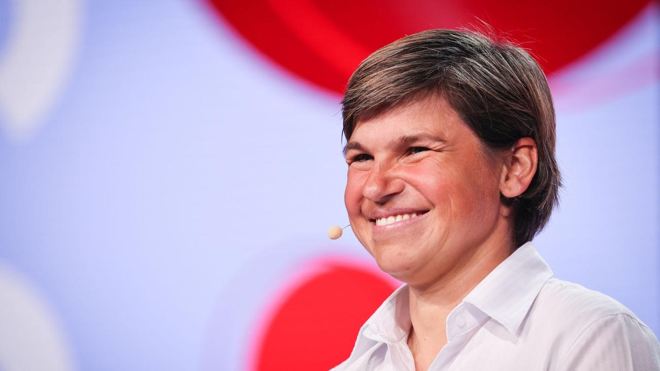 Vereinsführung: Hingst wird Geschäftsführerin Sport bei Viktoria-Frauen ...