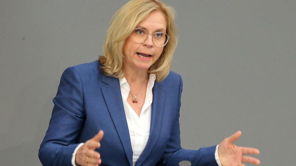 CSU-Politikerin: Lindholz fordert stationäre Kontrollen an Grenze zu ...