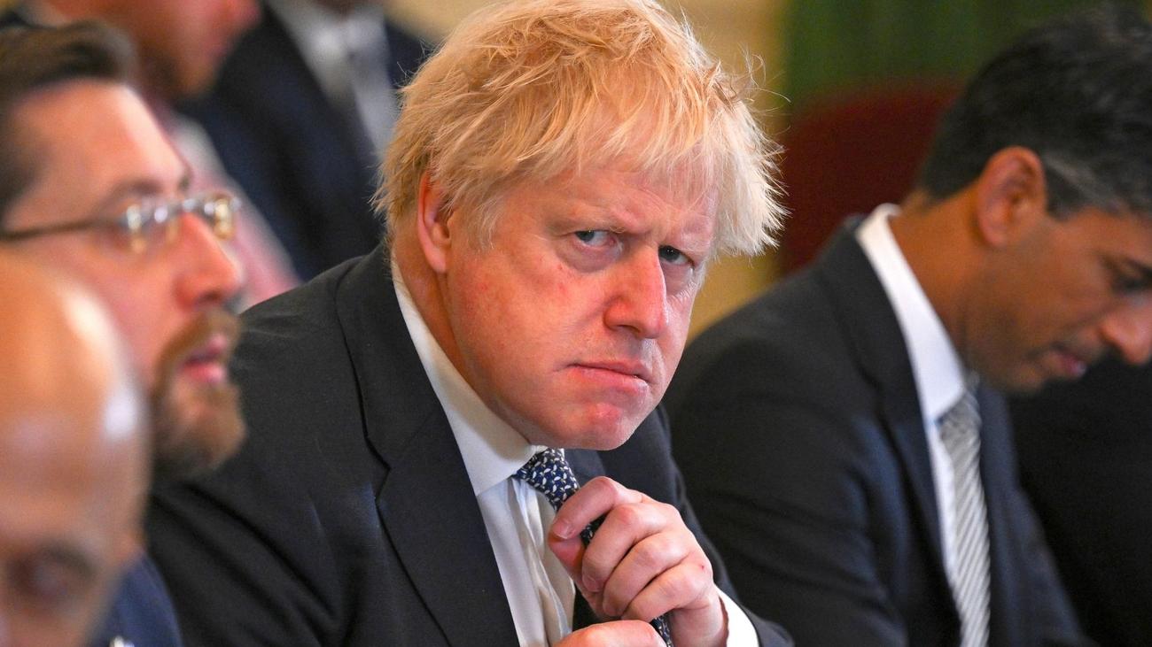 Großbritannien: Symbolische Klatsche im Parlament für Boris Johnson ...
