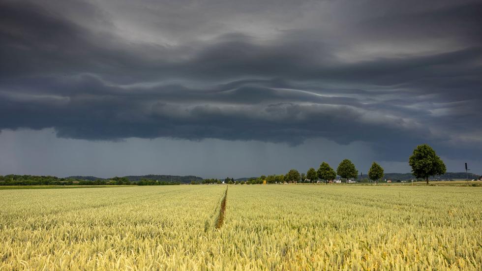 Wetterbericht: Unwetter in Deutschland: Hagel und Tornados erwartet ...